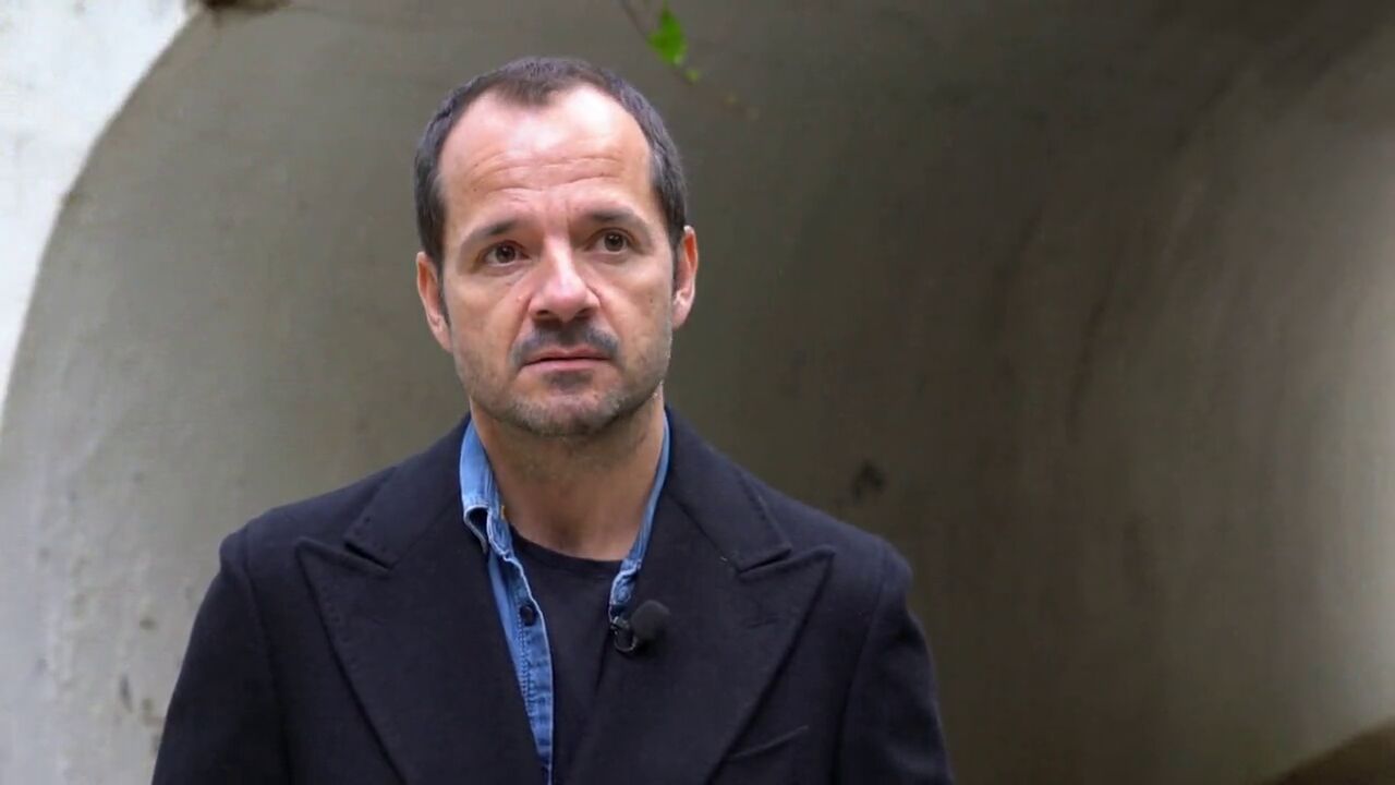 Ángel Martín presenta su primer libro 'Por si las voces vuelven', una ...