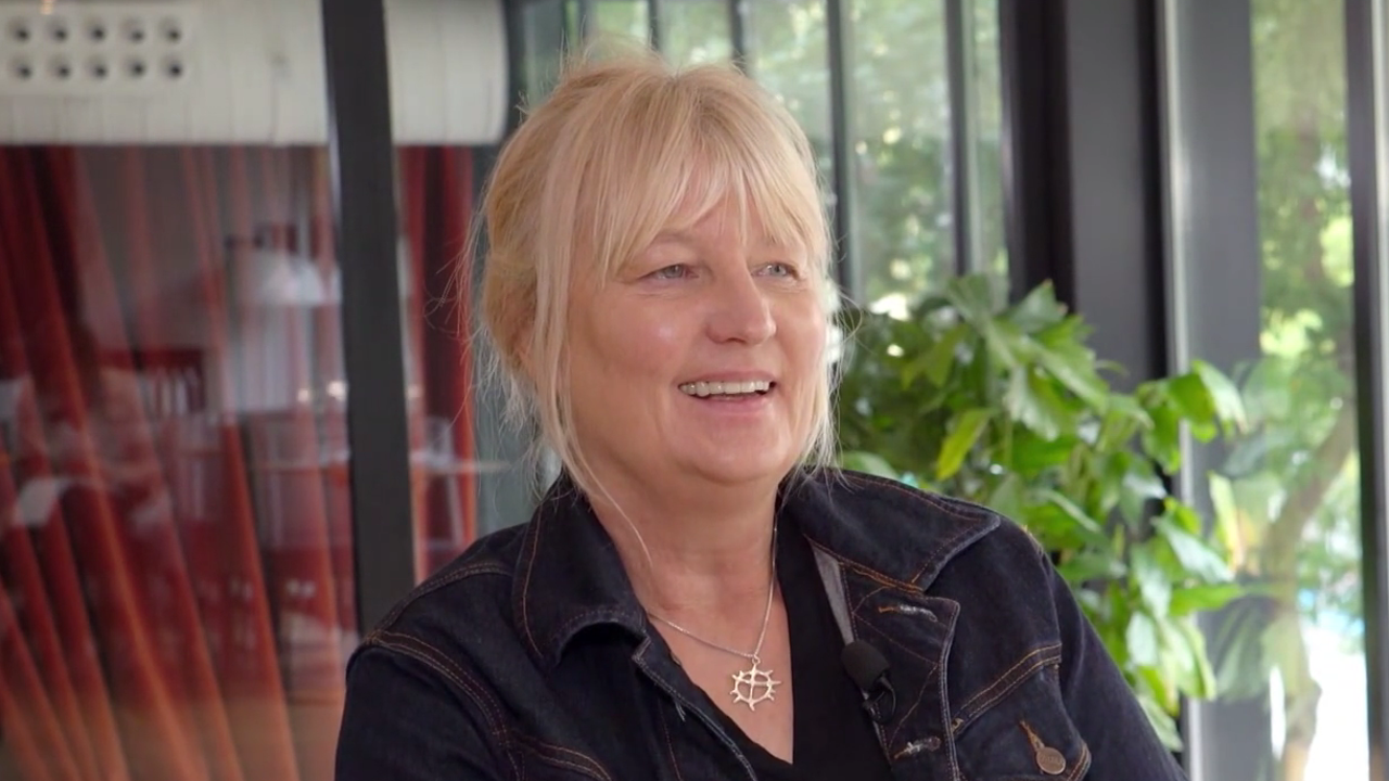 Karin Smirnoff presenta Las Garras del Águila, la continuación de la ...